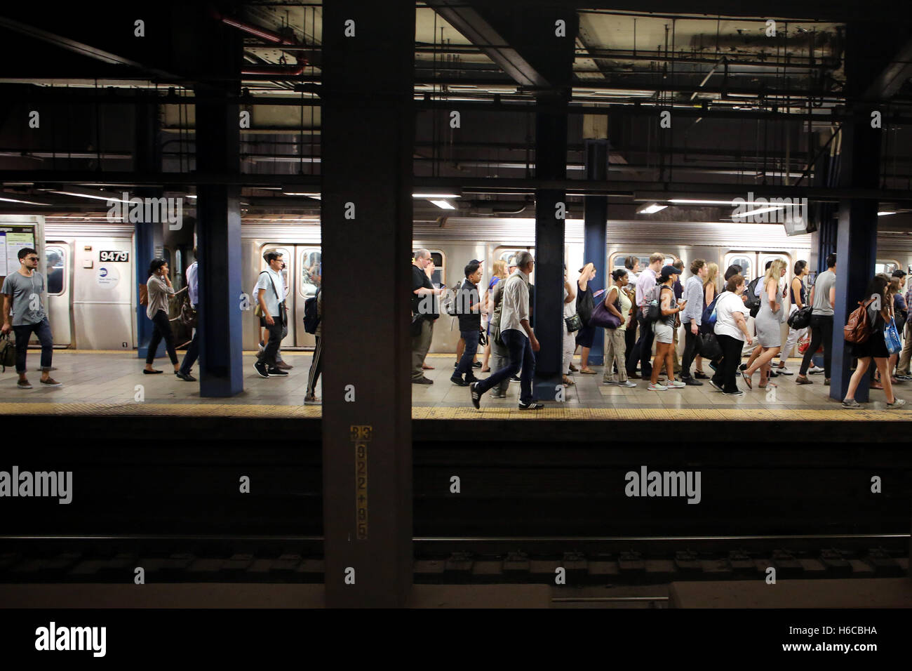 New York Subway station platform , USA Stock Photo - Alamy