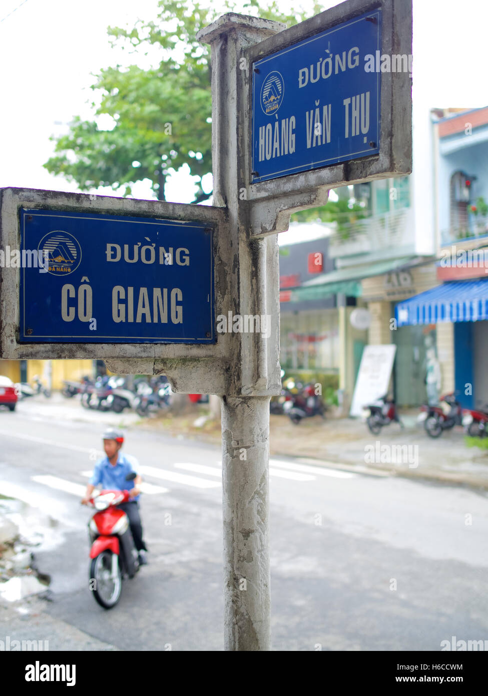 Vietnam street sign scene motorbike Vietnamese Stock Photo - Alamy