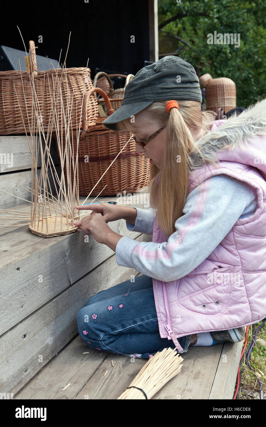 Weaving girl hi-res stock photography and images - Alamy