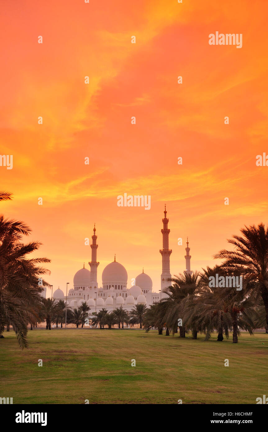 Sheikh Zayed Mosque Stock Photo - Alamy