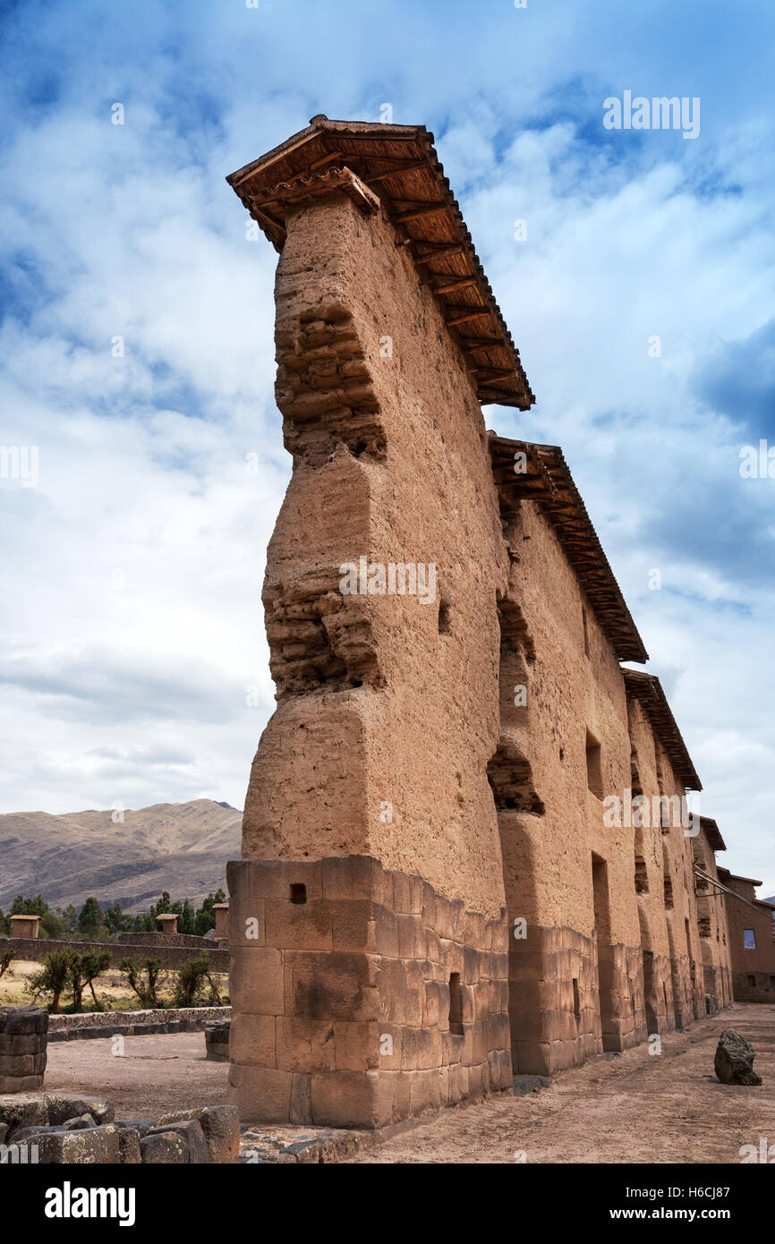Raqchi inca temple hi-res stock photography and images - Alamy