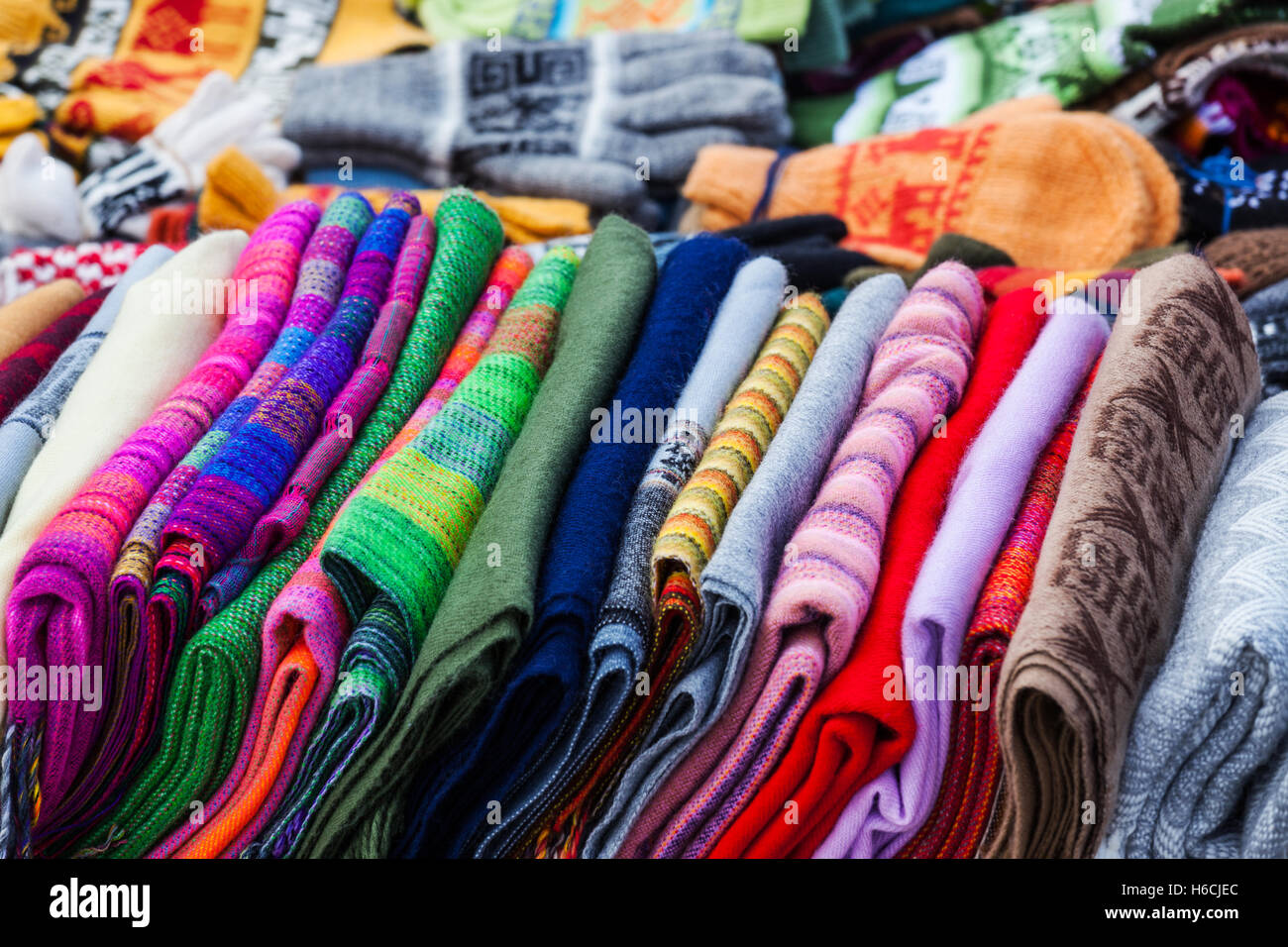 Peruvian scarves and gloves in a street market Stock Photo - Alamy