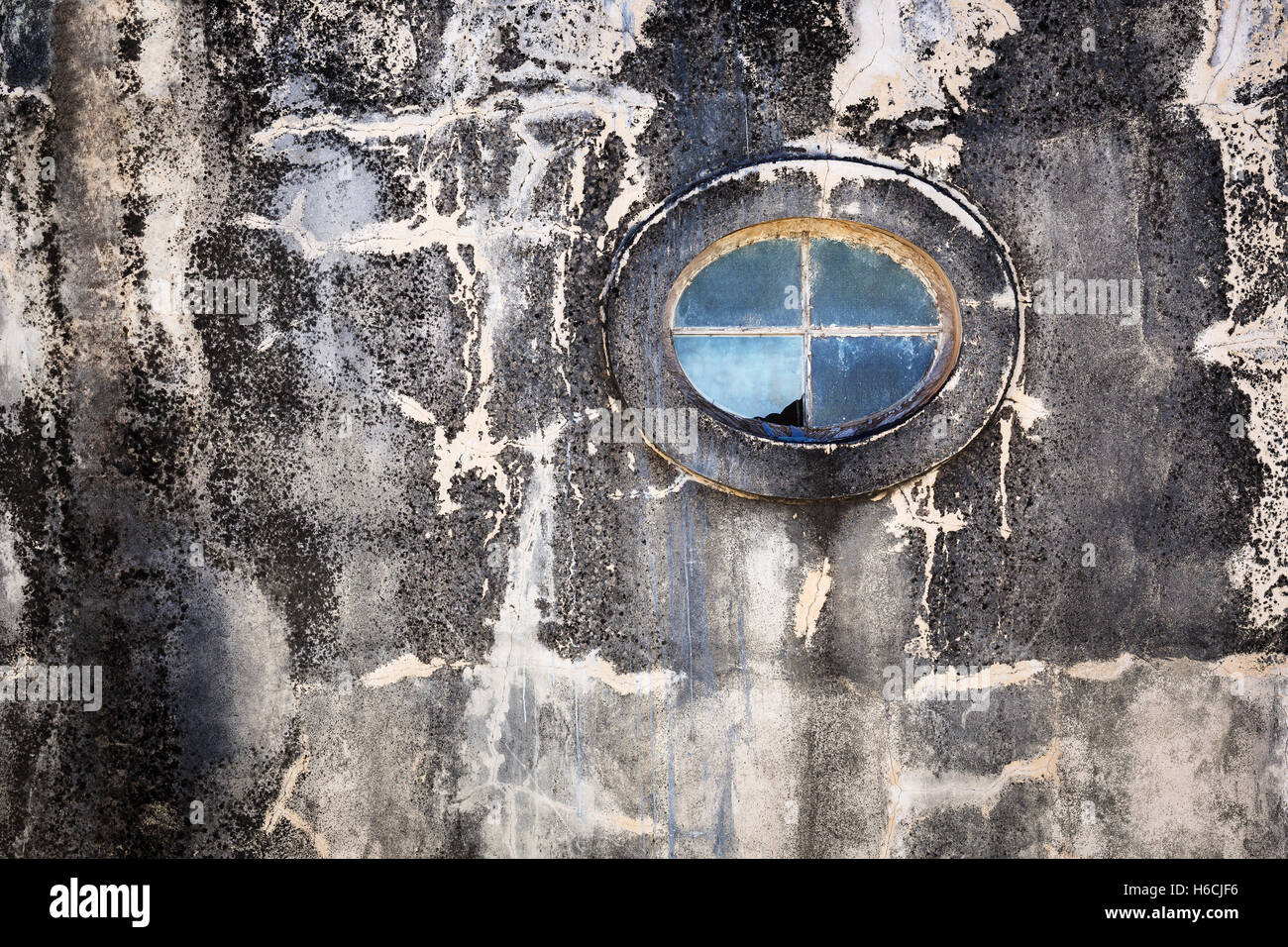 Oval architectural window hi-res stock photography and images - Alamy