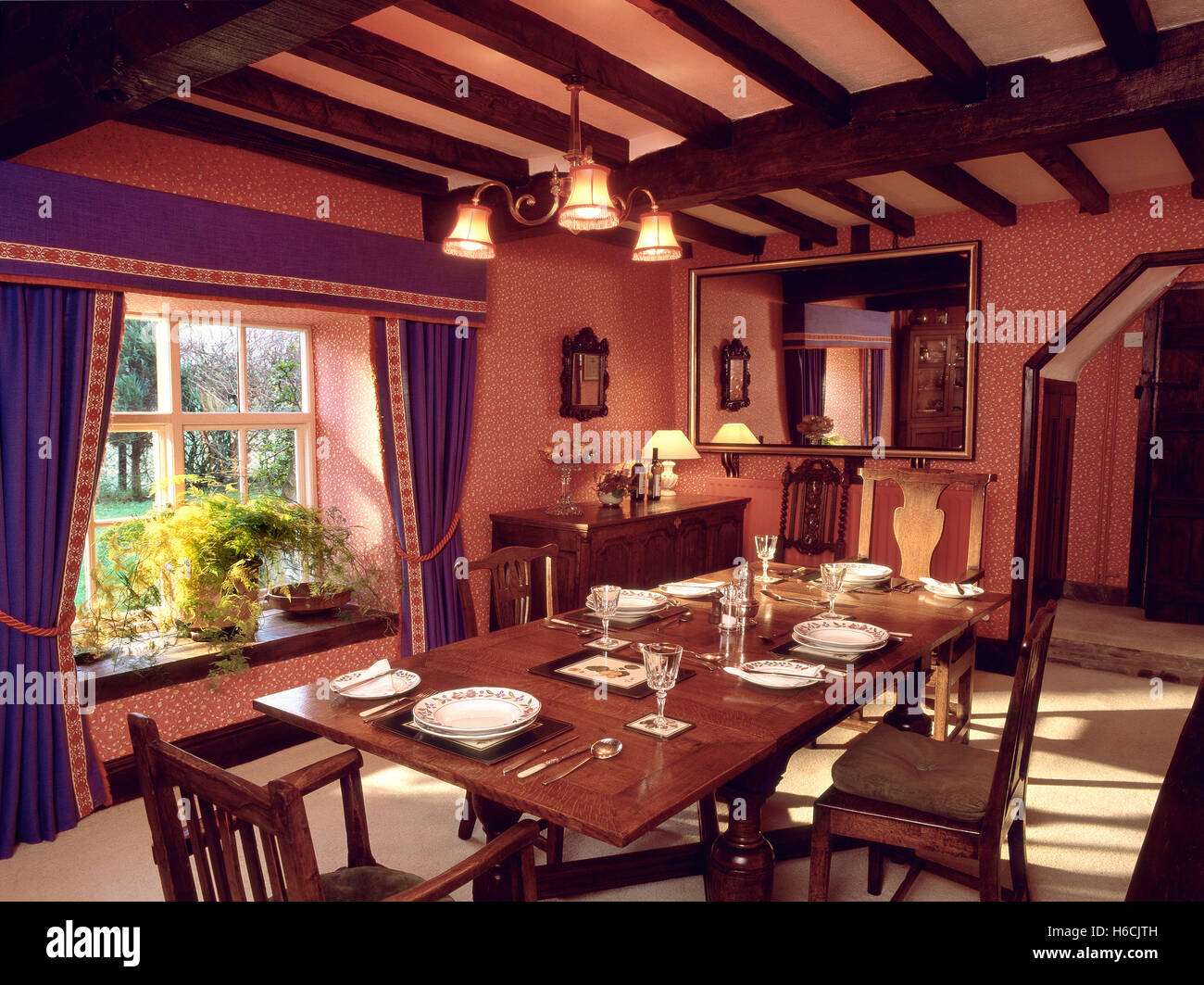 Old cottage interior hi-res stock photography and images - Alamy