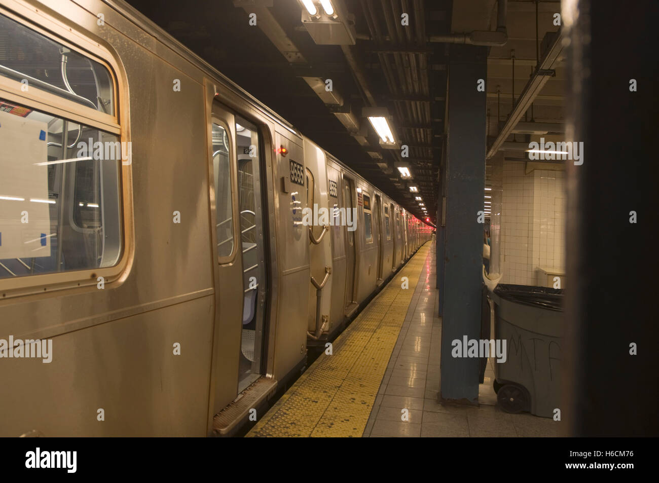 UNITED STATES OF AMERICA (USA), New York, train on the subway Stock ...