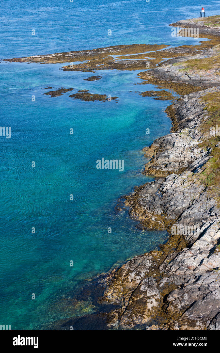 Rocky shore and clear blue water. Tjeldsund Fjord, Lofoten Islands ...