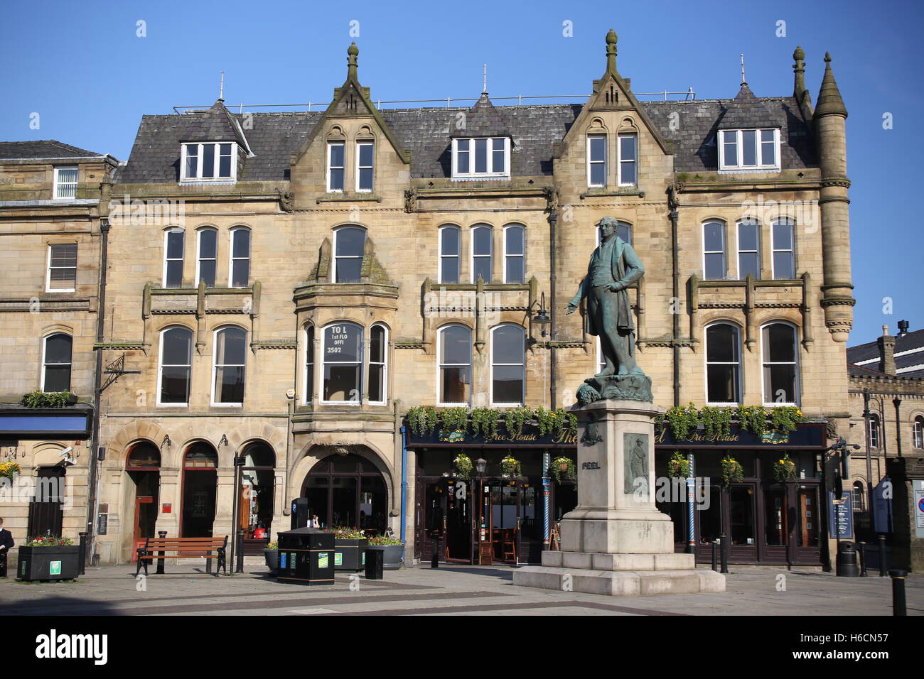 Castle Buildings and Robert Peel statue, The Rock, Bury Stock Photo - Alamy