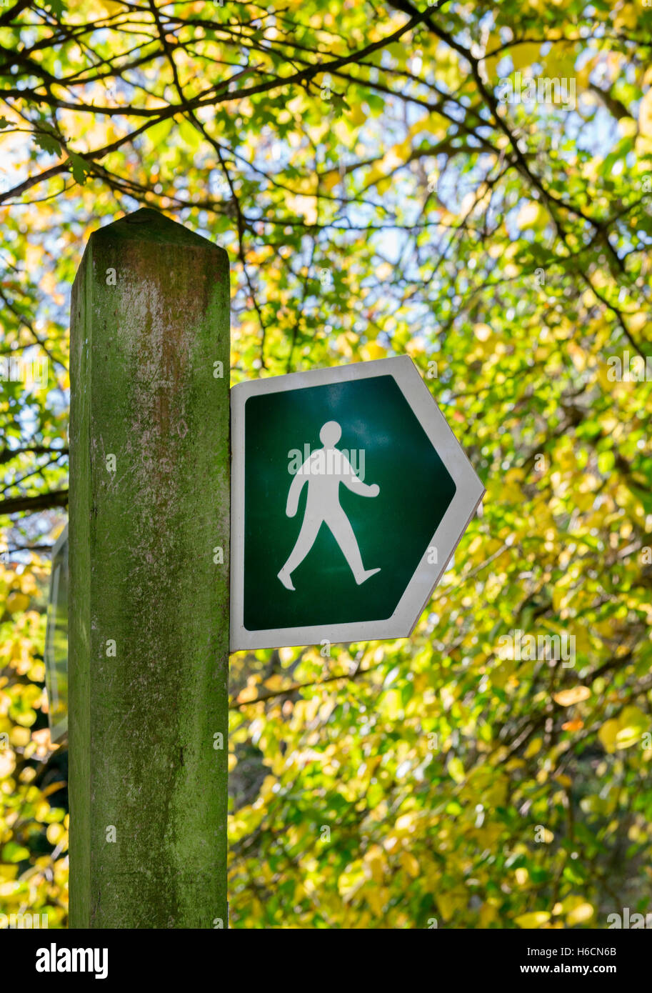 Footpath signage hi-res stock photography and images - Alamy