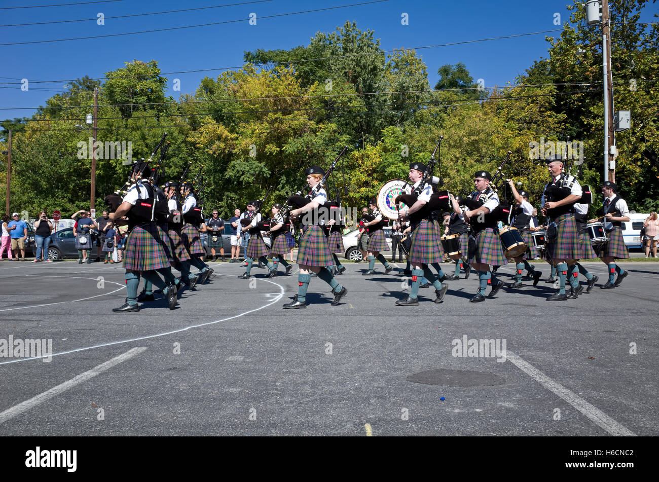 Pipe band marching in the Celtic Classic Stock Photo - Alamy