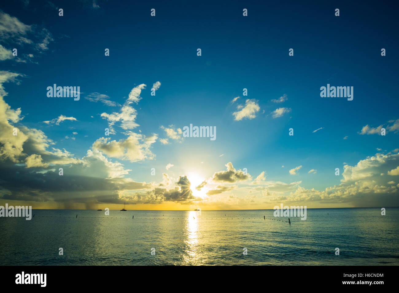 Tropical seas hi-res stock photography and images - Alamy