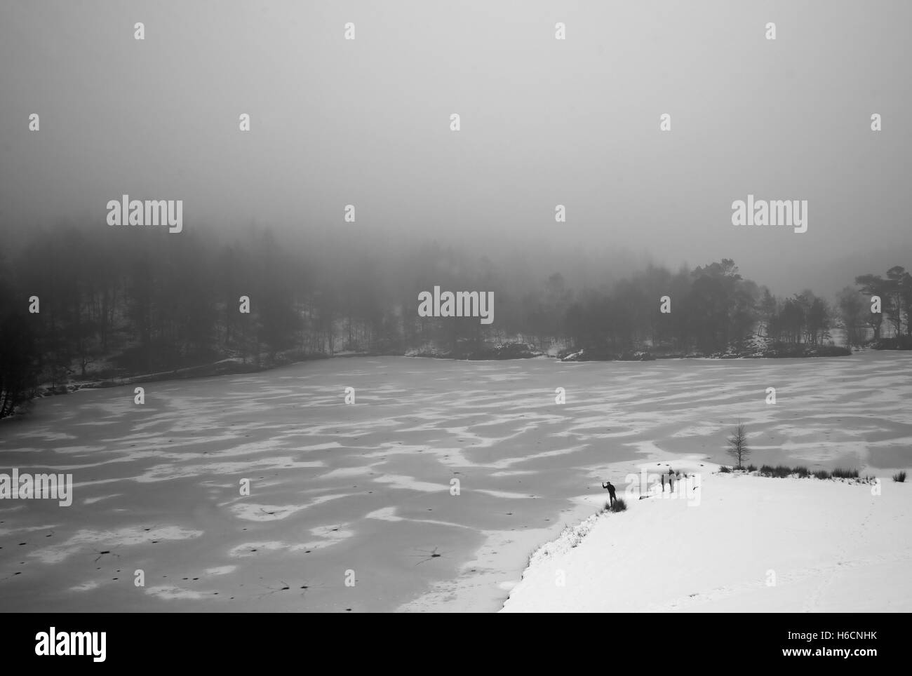 Frozen lakes in snowy Black and White Stock Photos & Images - Alamy
