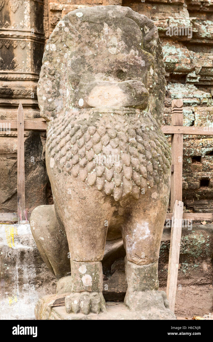 Lion statue, Prasat Thom temple, Koh Ker, aka Chok Gargyar, Siem Reap ...