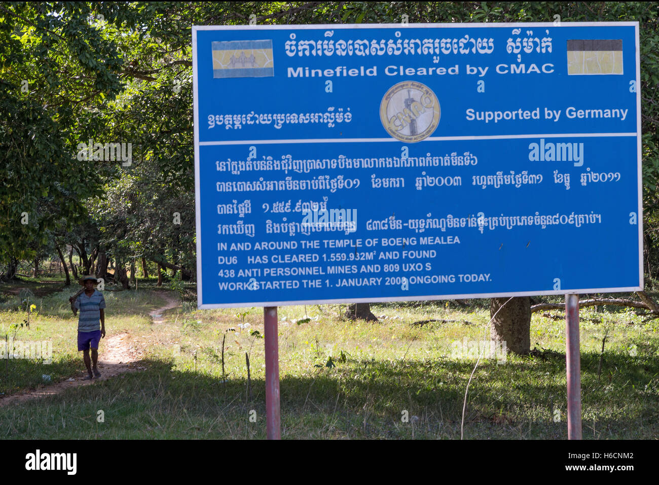 Land mine warning sign hi-res stock photography and images - Alamy