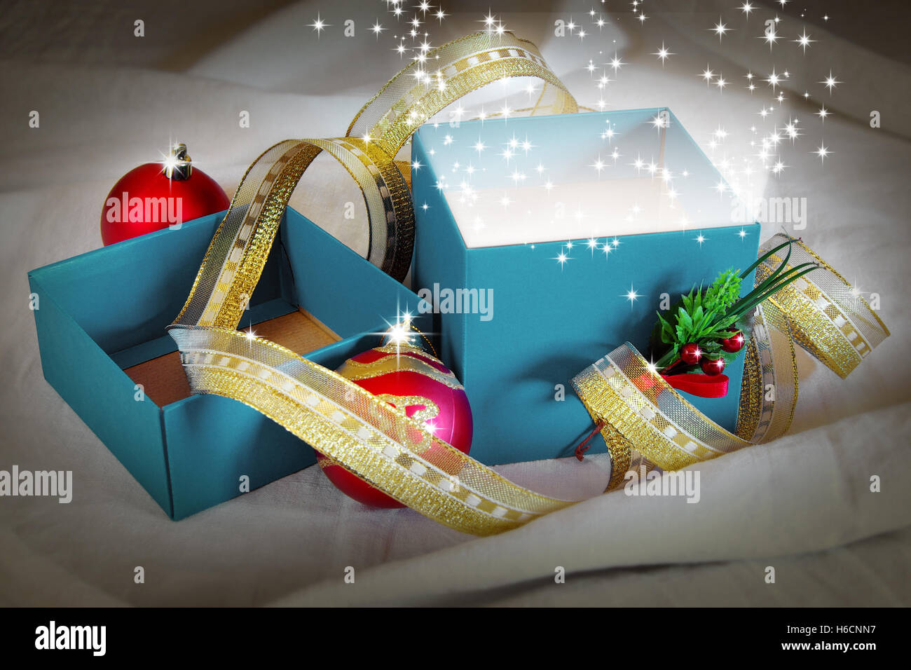 Box blue hi-res stock photography and images - Alamy