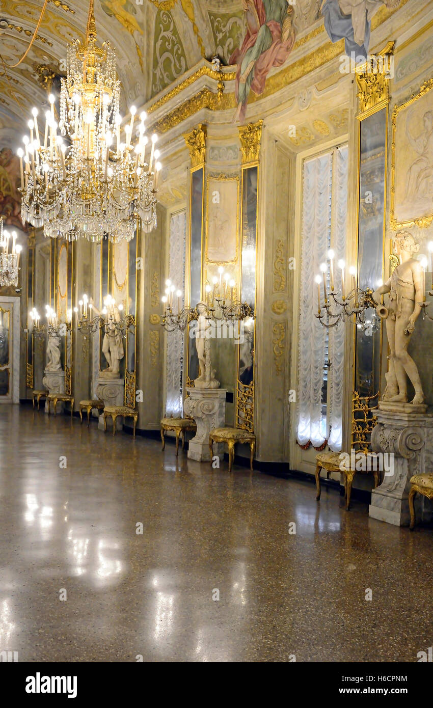 Galleria degli specchi hi-res stock photography and images - Alamy