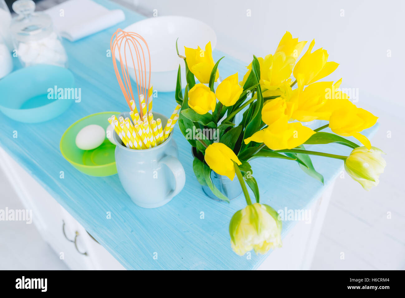 Kitchen table bunch hi-res stock photography and images - Alamy