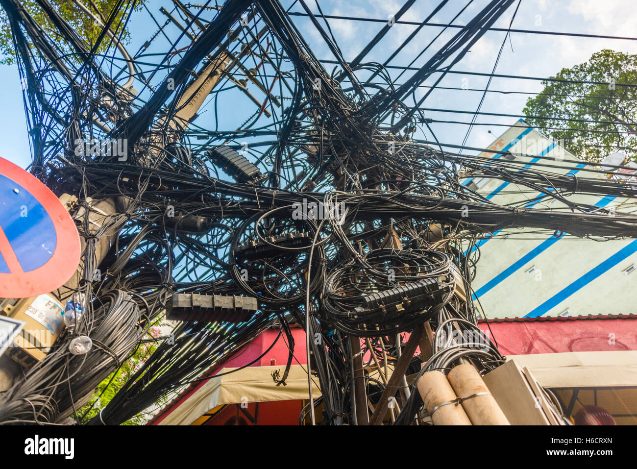 Telephone lines hi-res stock photography and images - Alamy