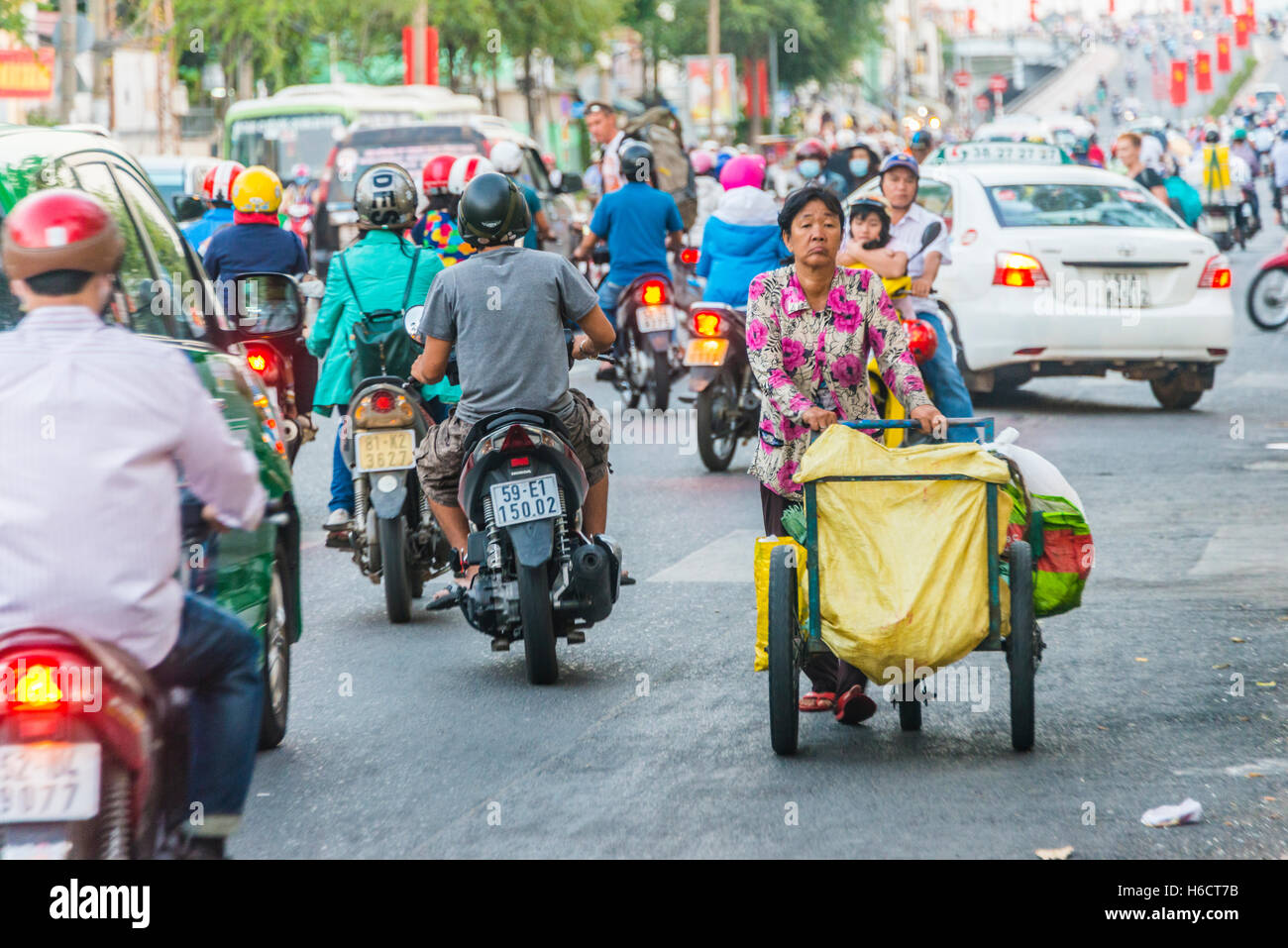 Pushing cart hi-res stock photography and images - Alamy