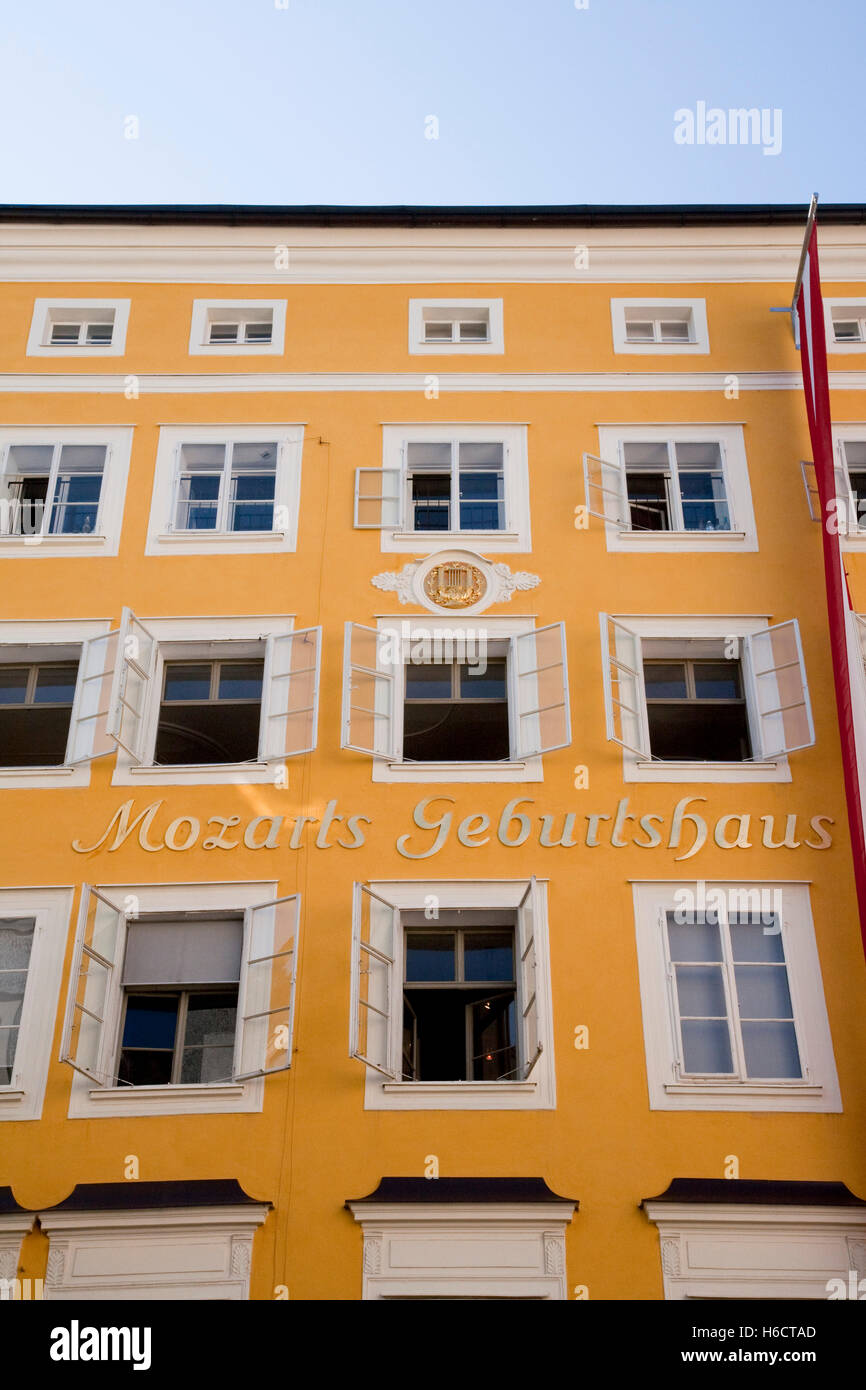 Mozart's birthplace in the Getreidegasse lane, W.A. Mozart, Salzburg ...