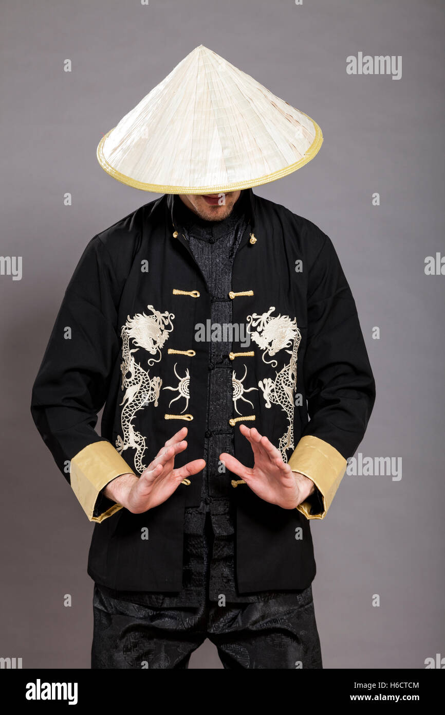 Man in traditional chinese clothing hi-res stock photography and images ...