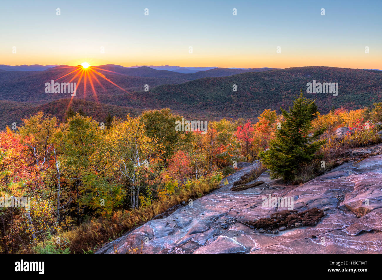 Adirondack mountains autumn trees hi-res stock photography and images ...