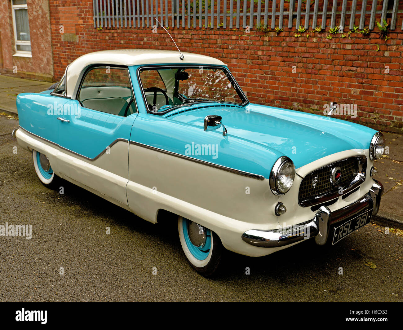 Nash Metropolitan motor car Stock Photo - Alamy