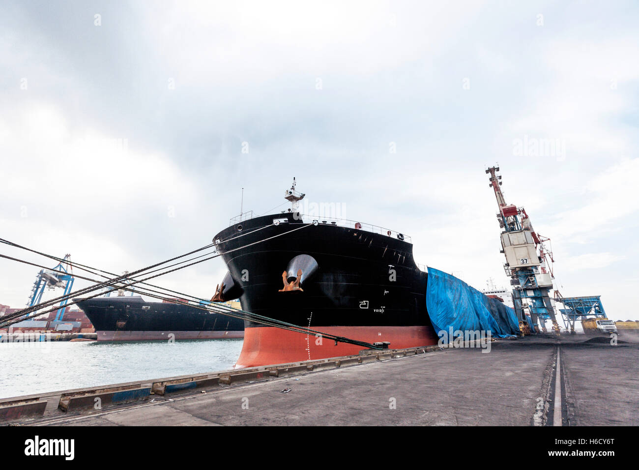 A grain freighter ship docking in a commercial port Stock Photo - Alamy