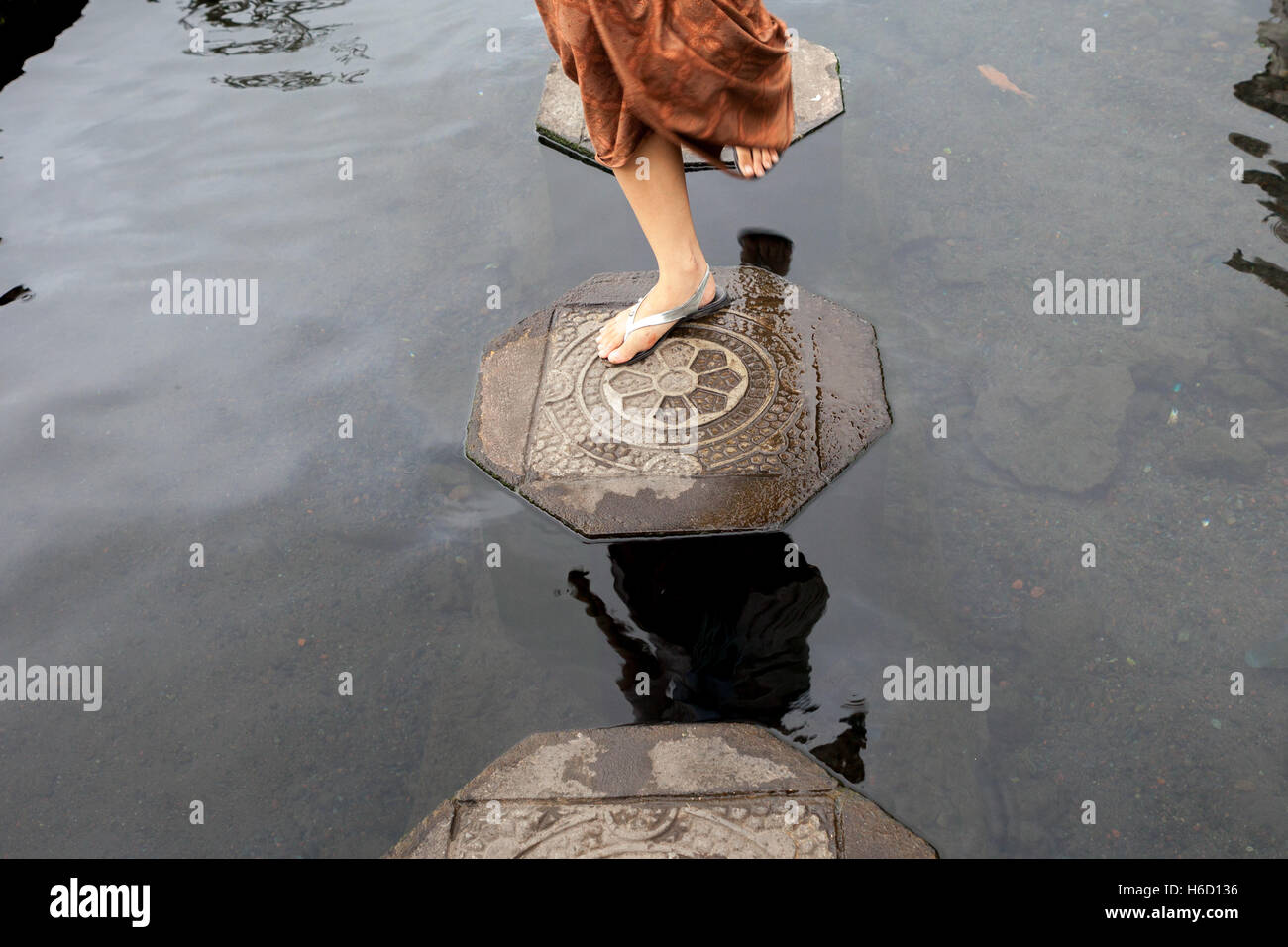 Pathway between water hi-res stock photography and images - Alamy