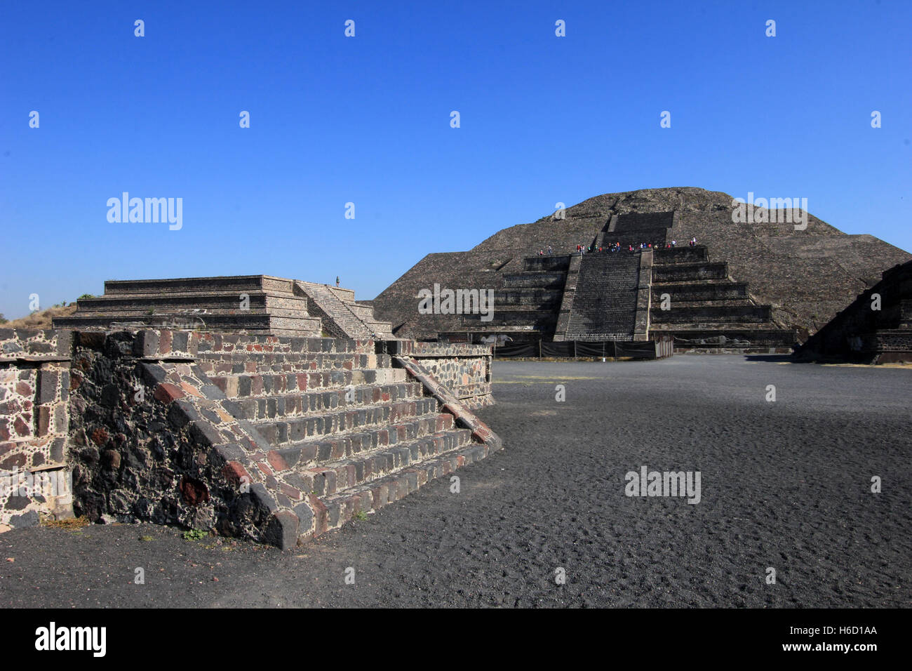 Impressive view to pyramid of the moon Stock Photo - Alamy