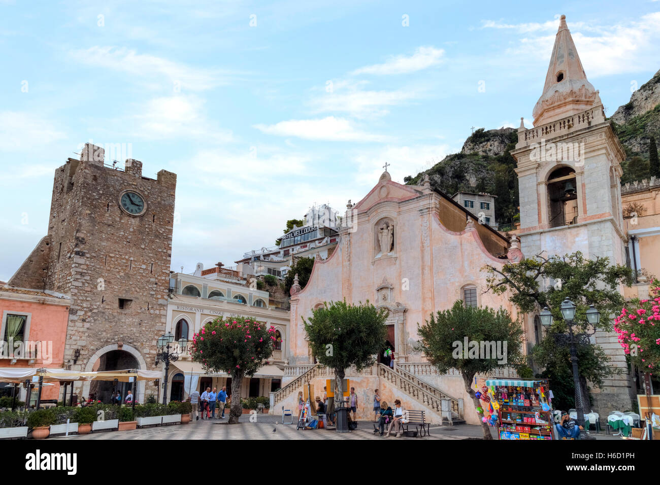 Piazza IX Aprile, Taormina, Sicily, Italy Stock Photo - Alamy