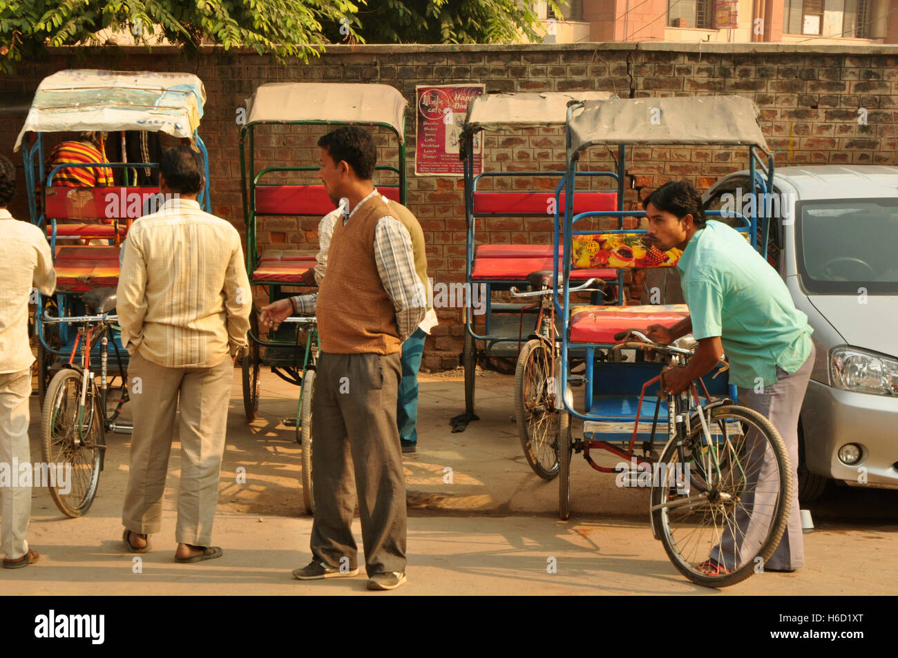 INDIA, Haryana, Delhi, rickshaw taxis on the street Stock Photo - Alamy
