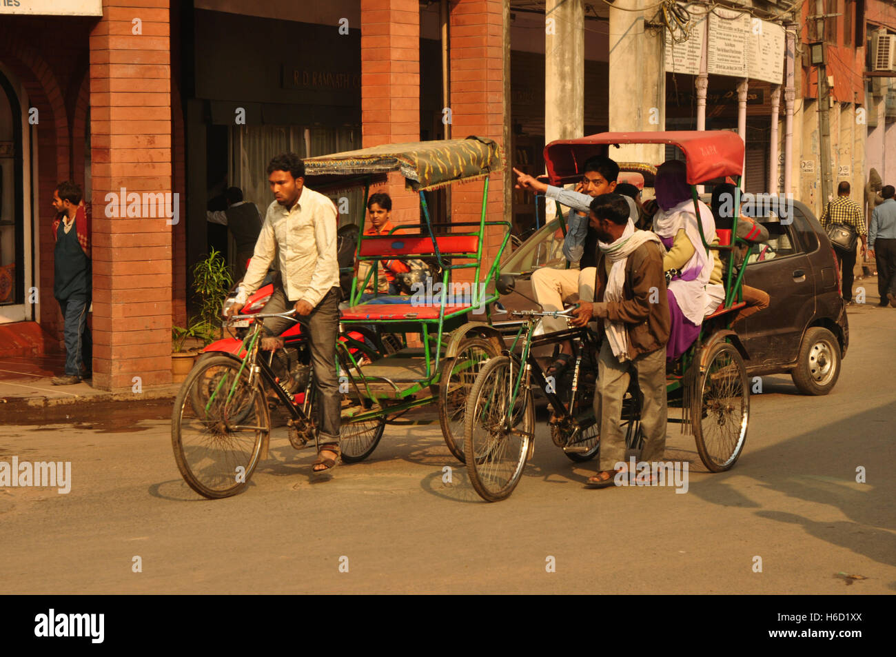 INDIA, Haryana, Delhi, rickshaw taxis on the street Stock Photo - Alamy