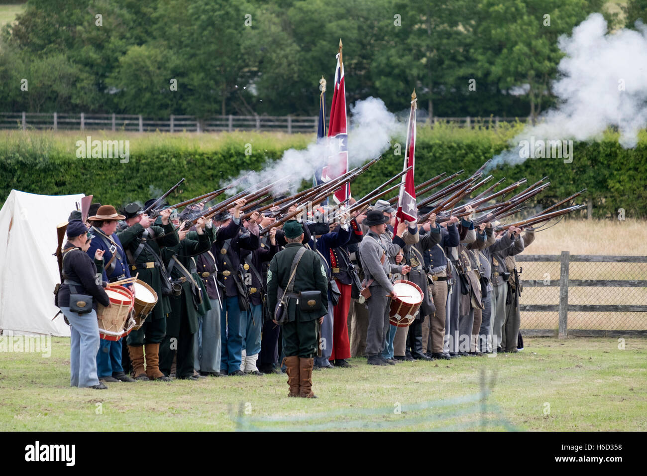 Old gun battle hi-res stock photography and images - Alamy