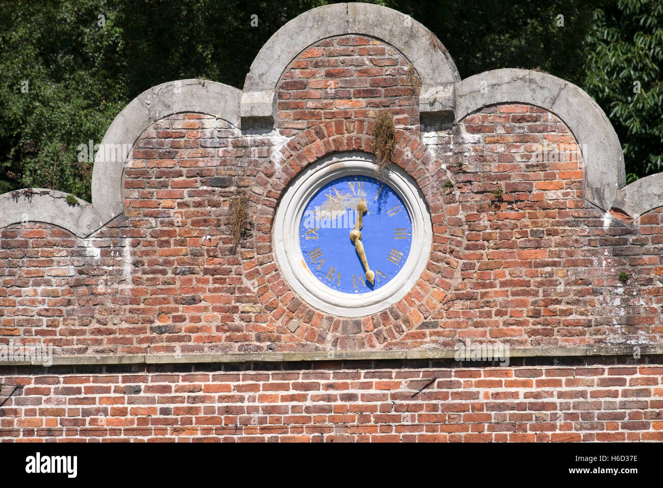 Country House outdoor clock blue face Stock Photo - Alamy