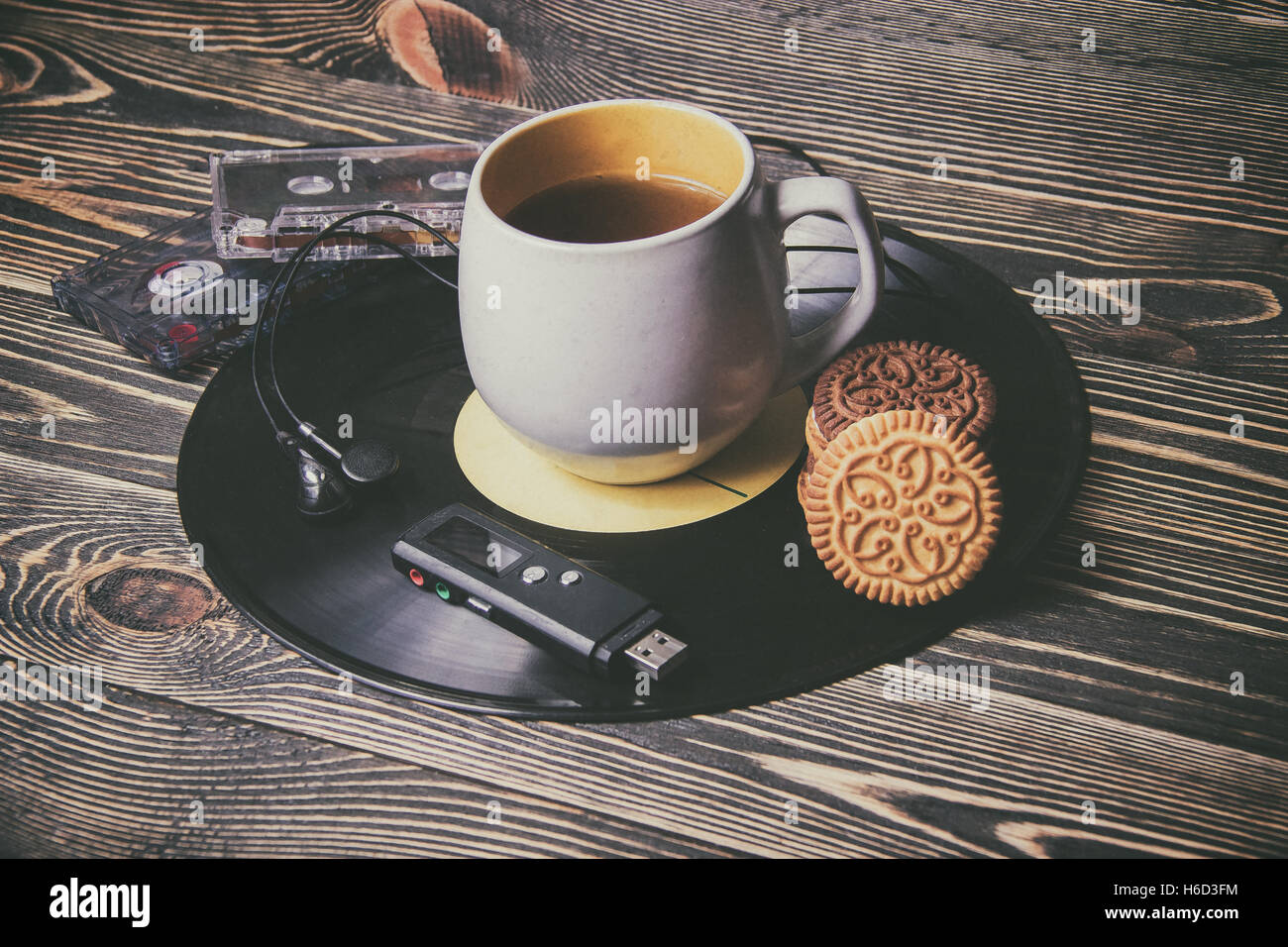 musical tea in cup with sweet cake on vinyl records Stock Photo - Alamy