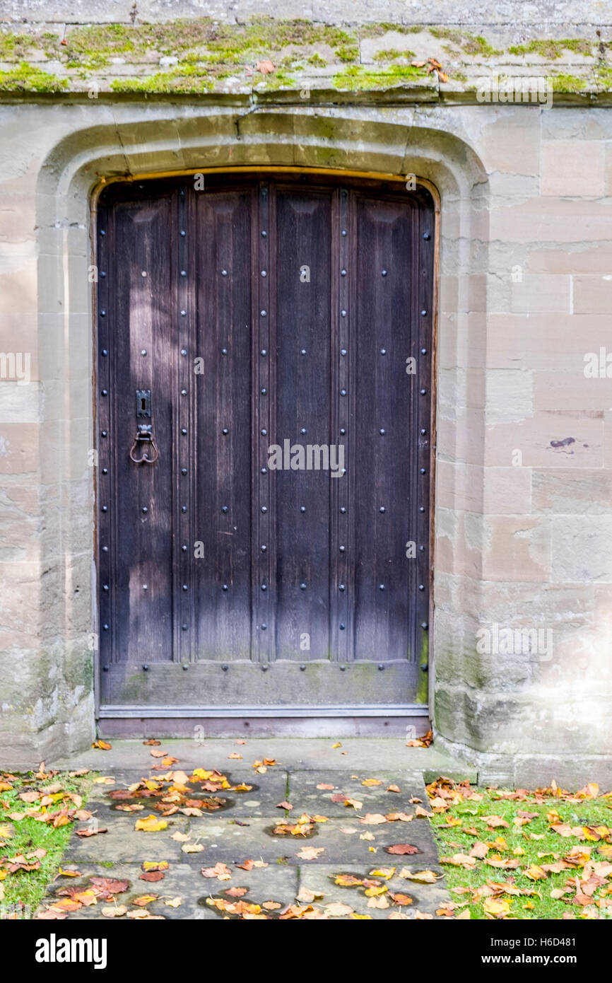 Wooden door arch shape hi-res stock photography and images - Alamy