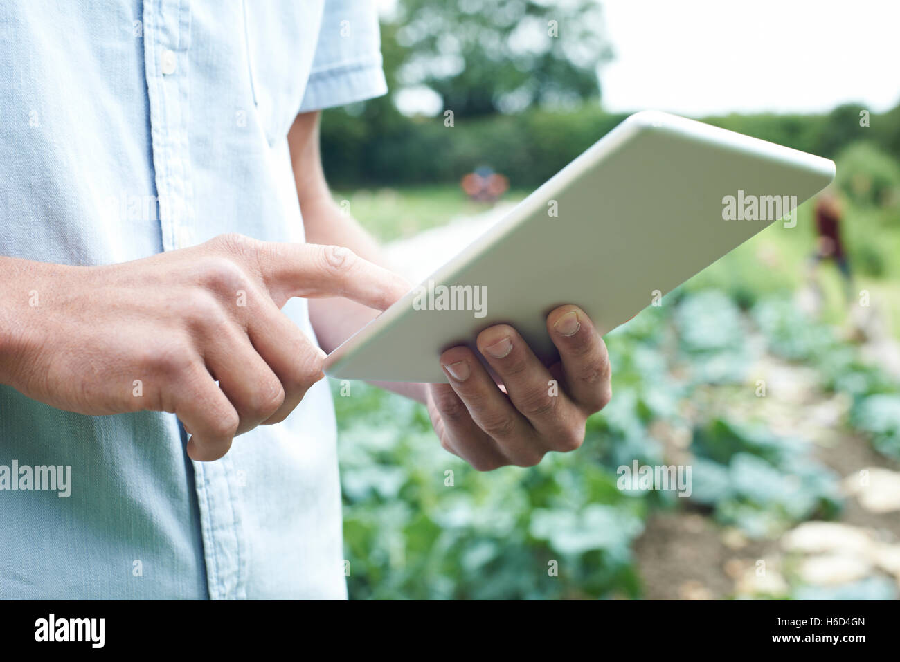 Male farm worker using hi-res stock photography and images - Alamy
