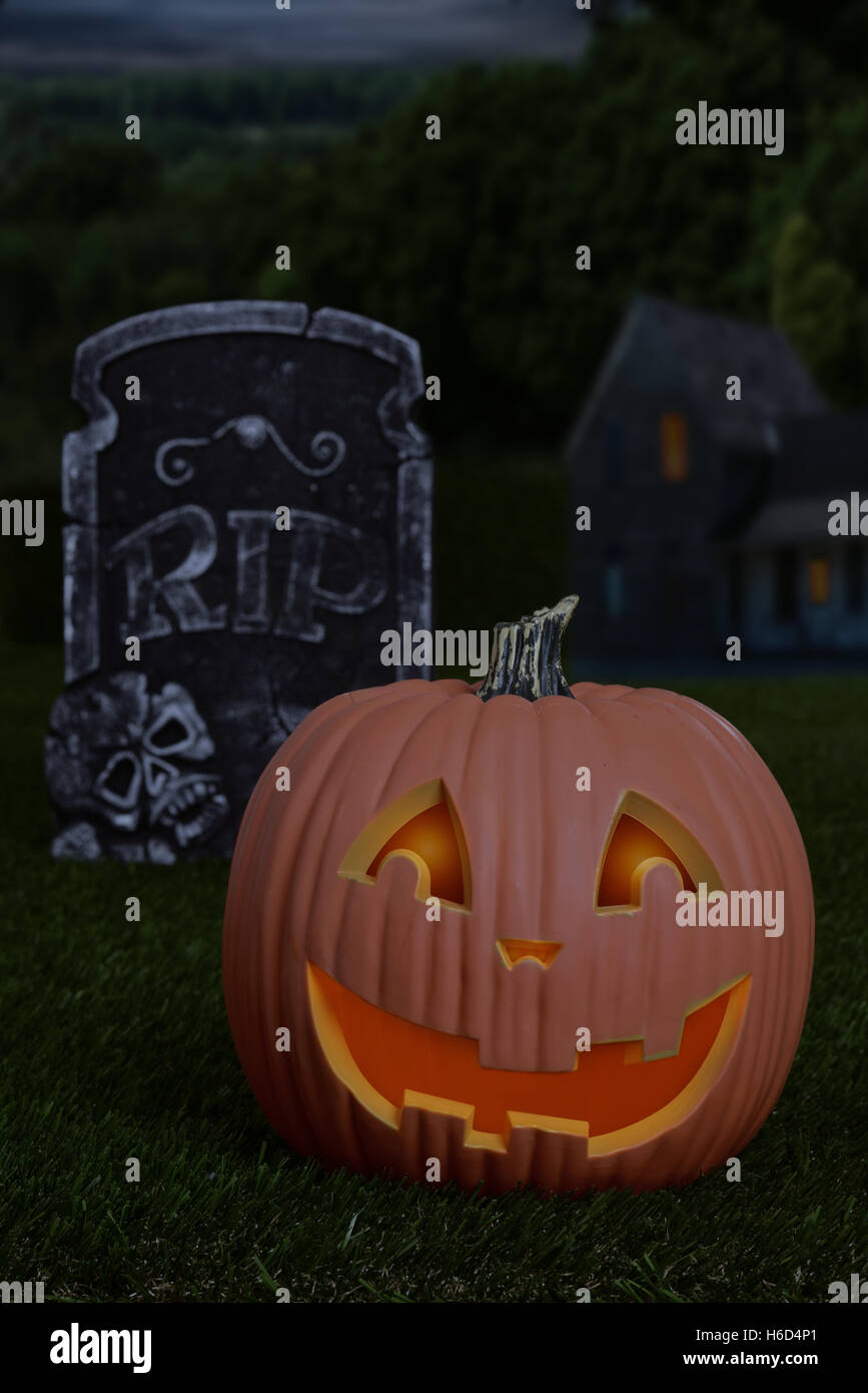 nighttime Halloween pumpkin Stock Photo - Alamy