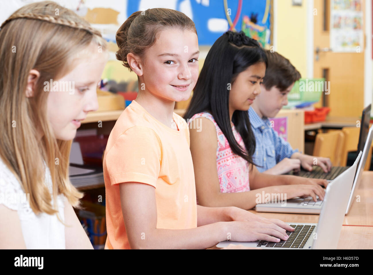 Group Of Elementary School Children In Computer Class Stock Photo - Alamy