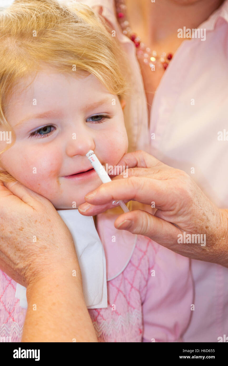 Nasal spray vaccine hi-res stock photography and images - Alamy