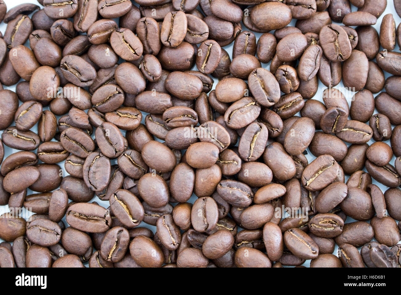 Roasted arabica coffee beans pattern Stock Photo - Alamy