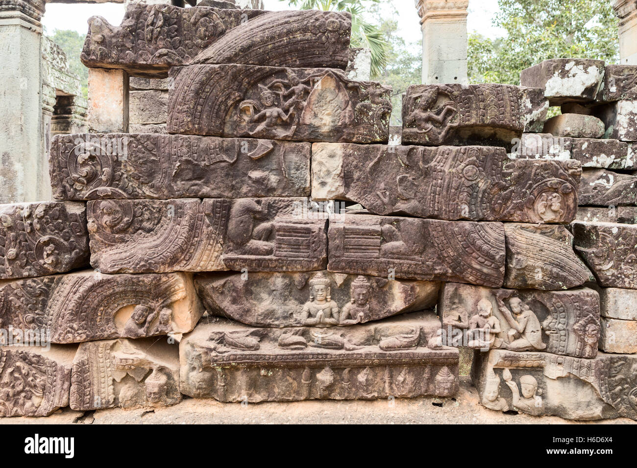 Facade above doorway, Bayon complex, temple, Khmer architecture, Angkor ...