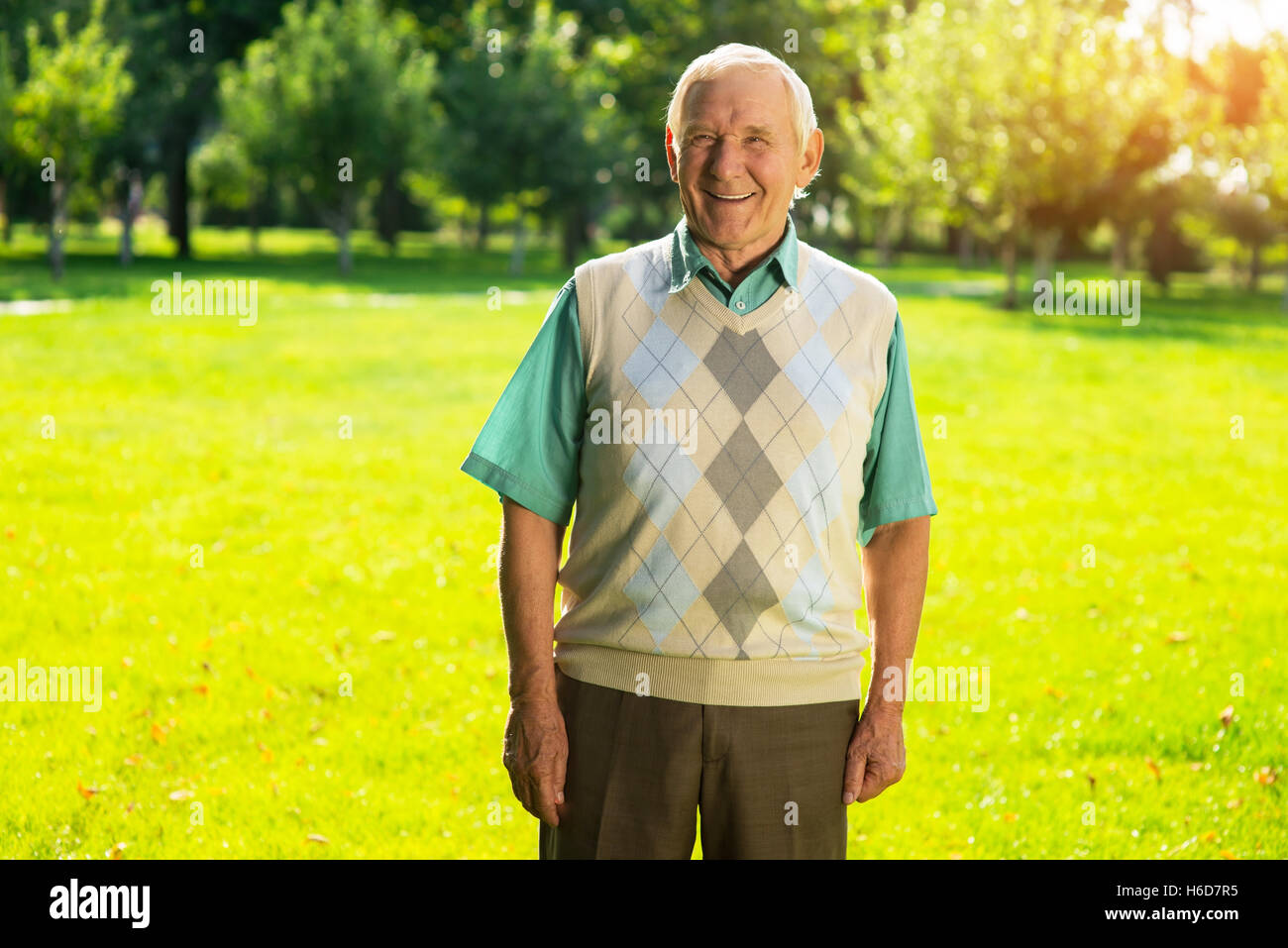 Old guy hi-res stock photography and images - Alamy
