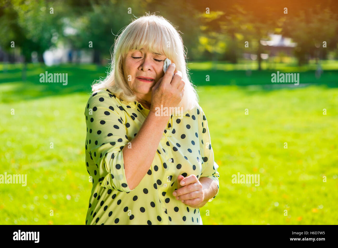 Old woman crying Stock Photo - Alamy