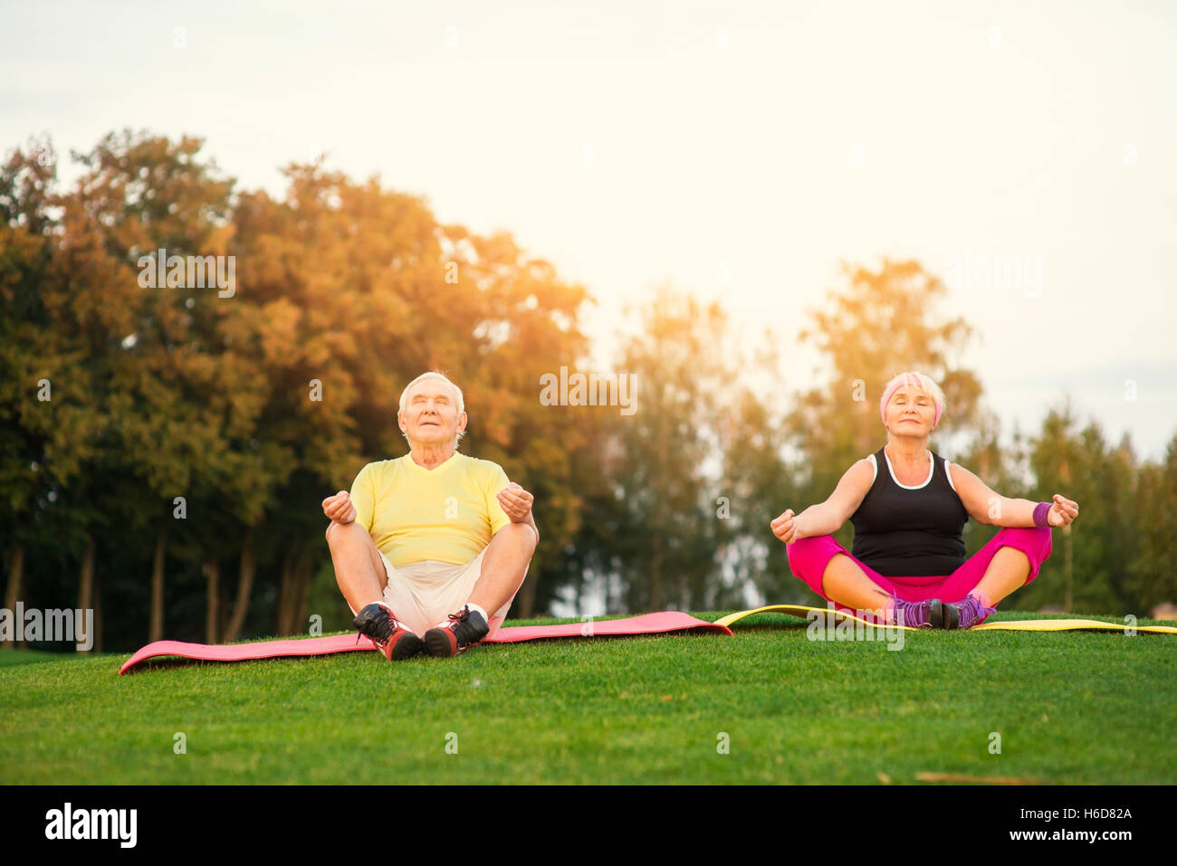 Senior couple doing yoga Stock Photo - Alamy Senior couple doing yoga Stock Photo - Alamy