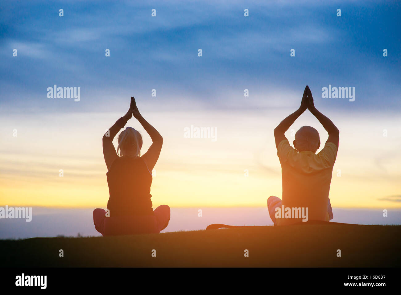 Fitness couple silhouette hi-res stock photography and images - Alamy