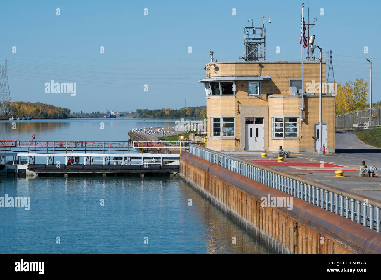 St lawrence seaway locks hi-res stock photography and images - Alamy