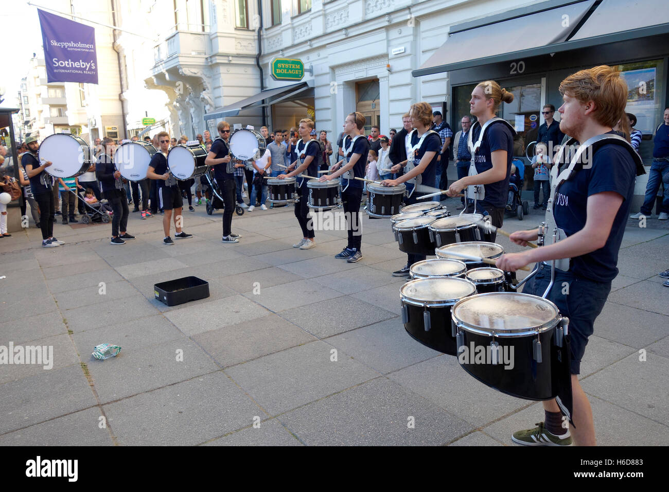 Pavement music band hi-res stock photography and images - Alamy