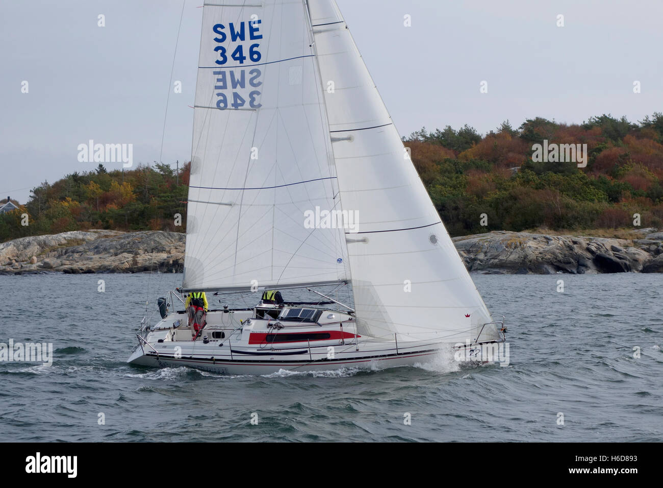 Monohull sailboat in high speed Stock Photo - Alamy