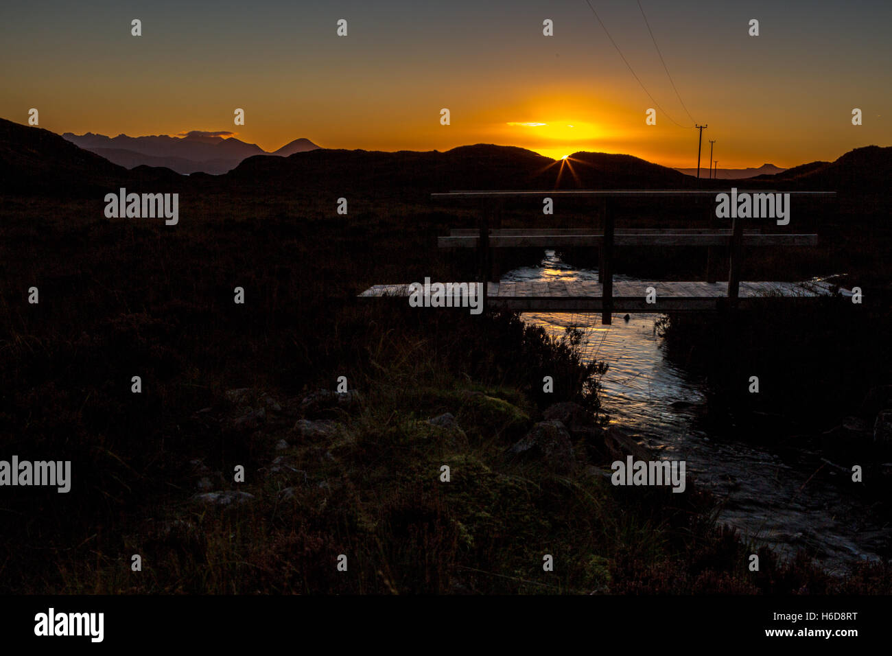 Old wooden footbridge hi-res stock photography and images - Alamy